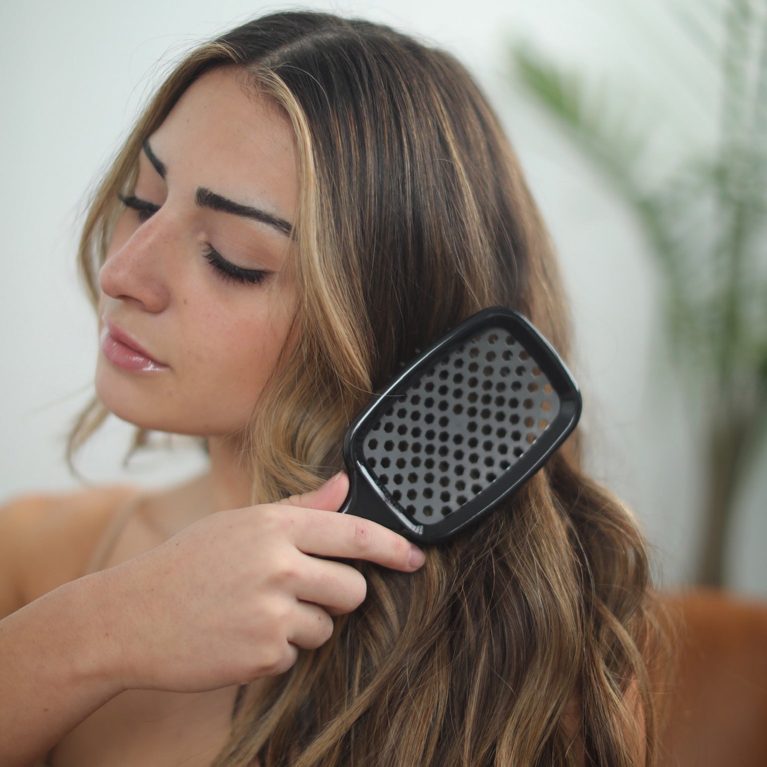 Detangling Hair Brush: UNbrush - Moonlight Gray – FHI Heat™